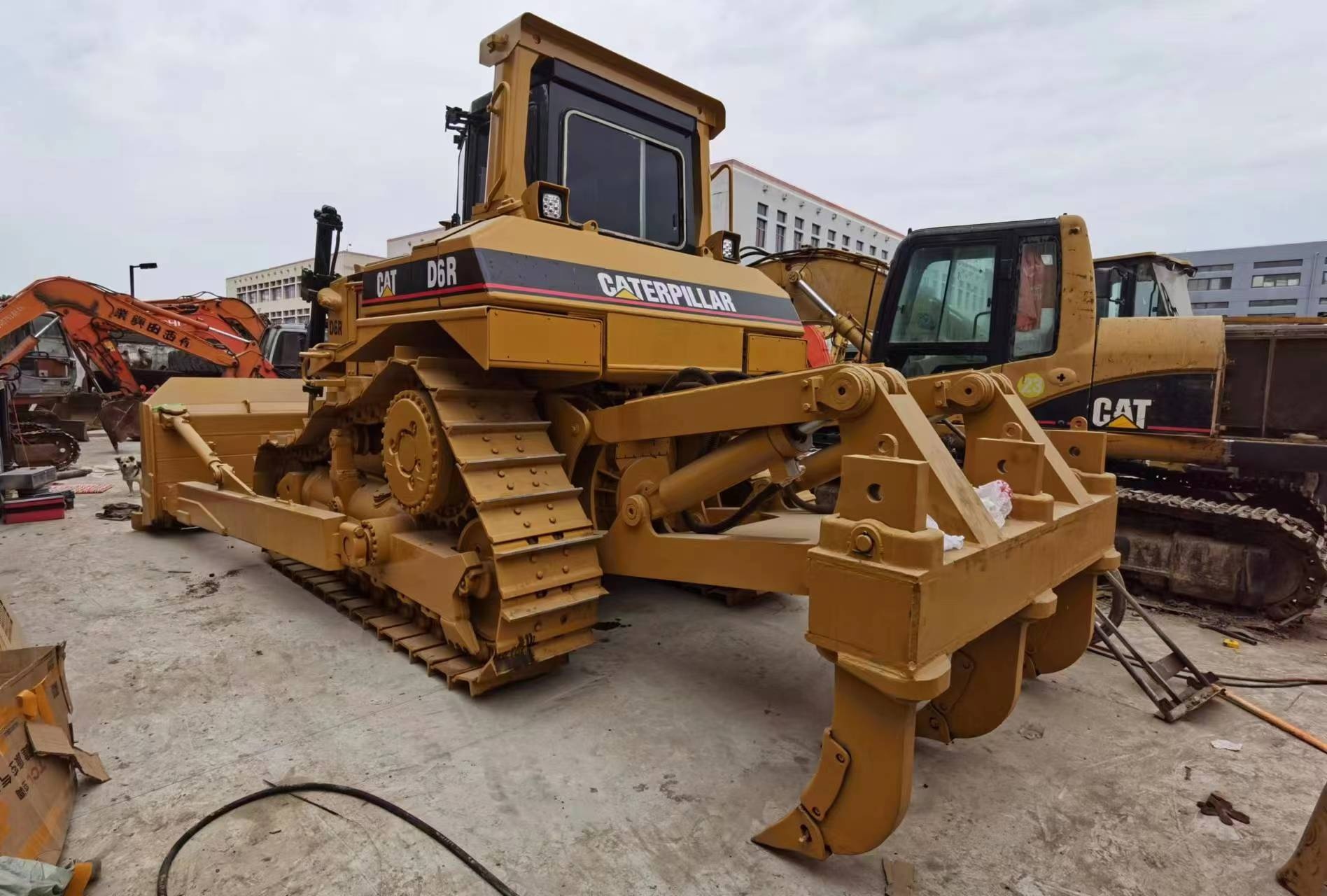 CAT D6R