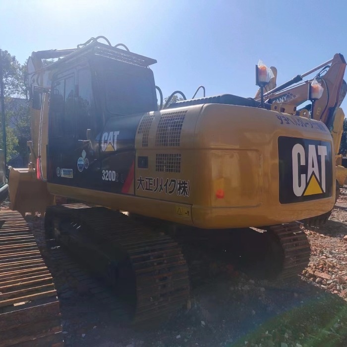 CAT 320D2L