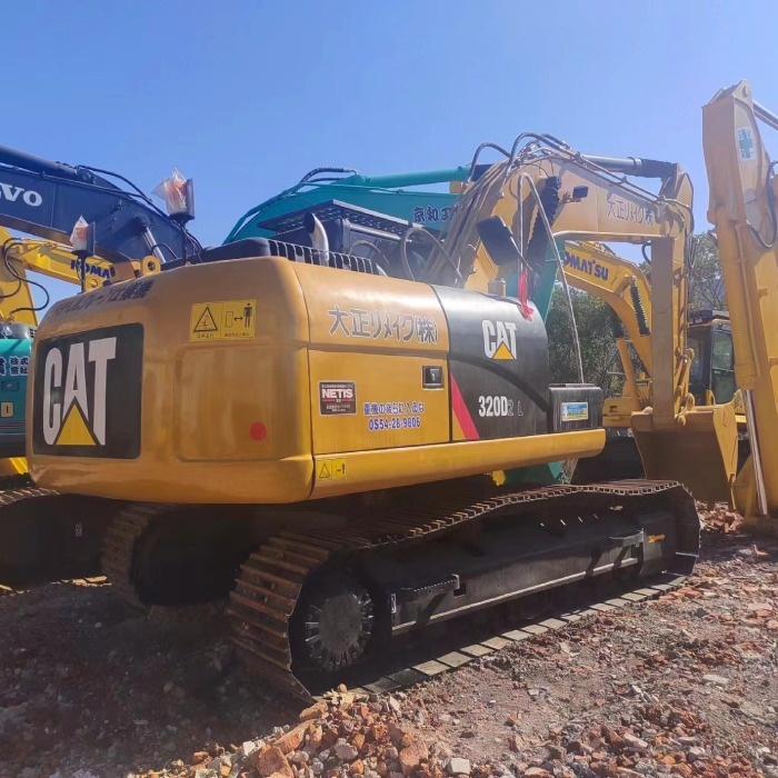 CAT 320D2L