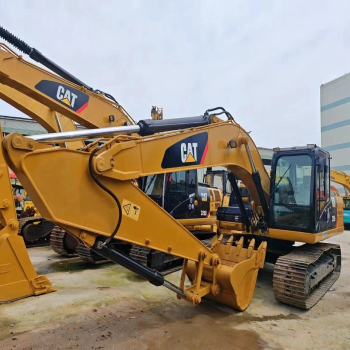 CAT 320D2
